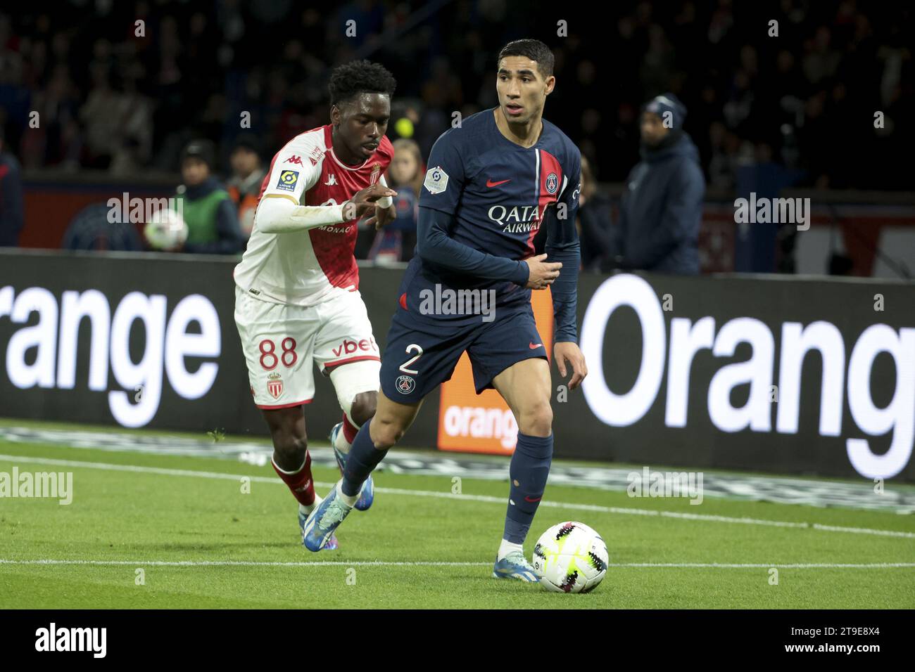 Achraf Hakimi du PSG a quitté Soungoutou Magassa de Monaco lors du match de championnat de ...