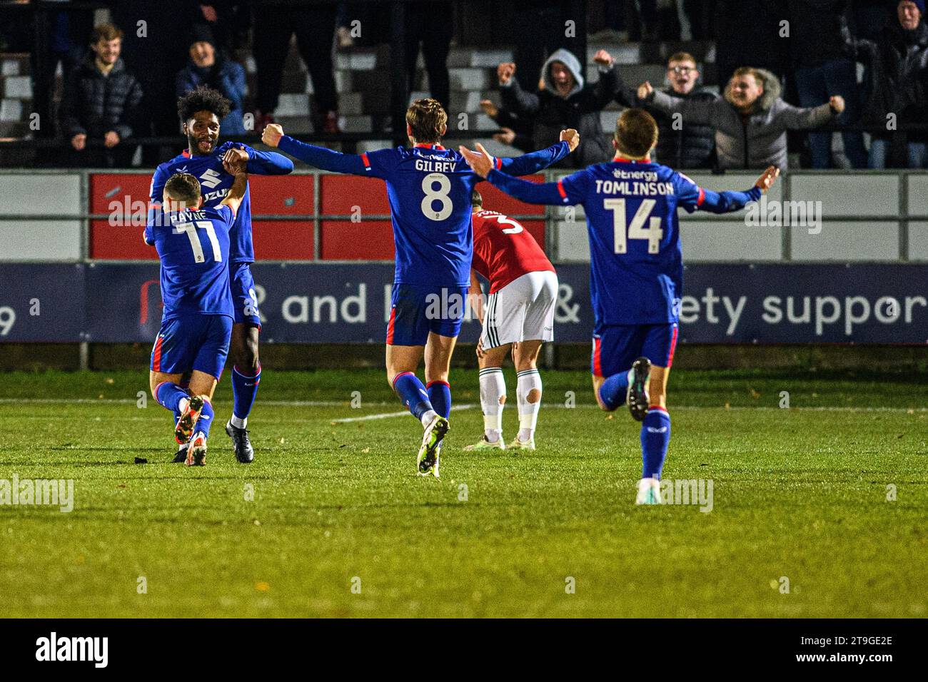 Ellis Harrison de Milton Keynes marque le quatrième but de son équipe ...