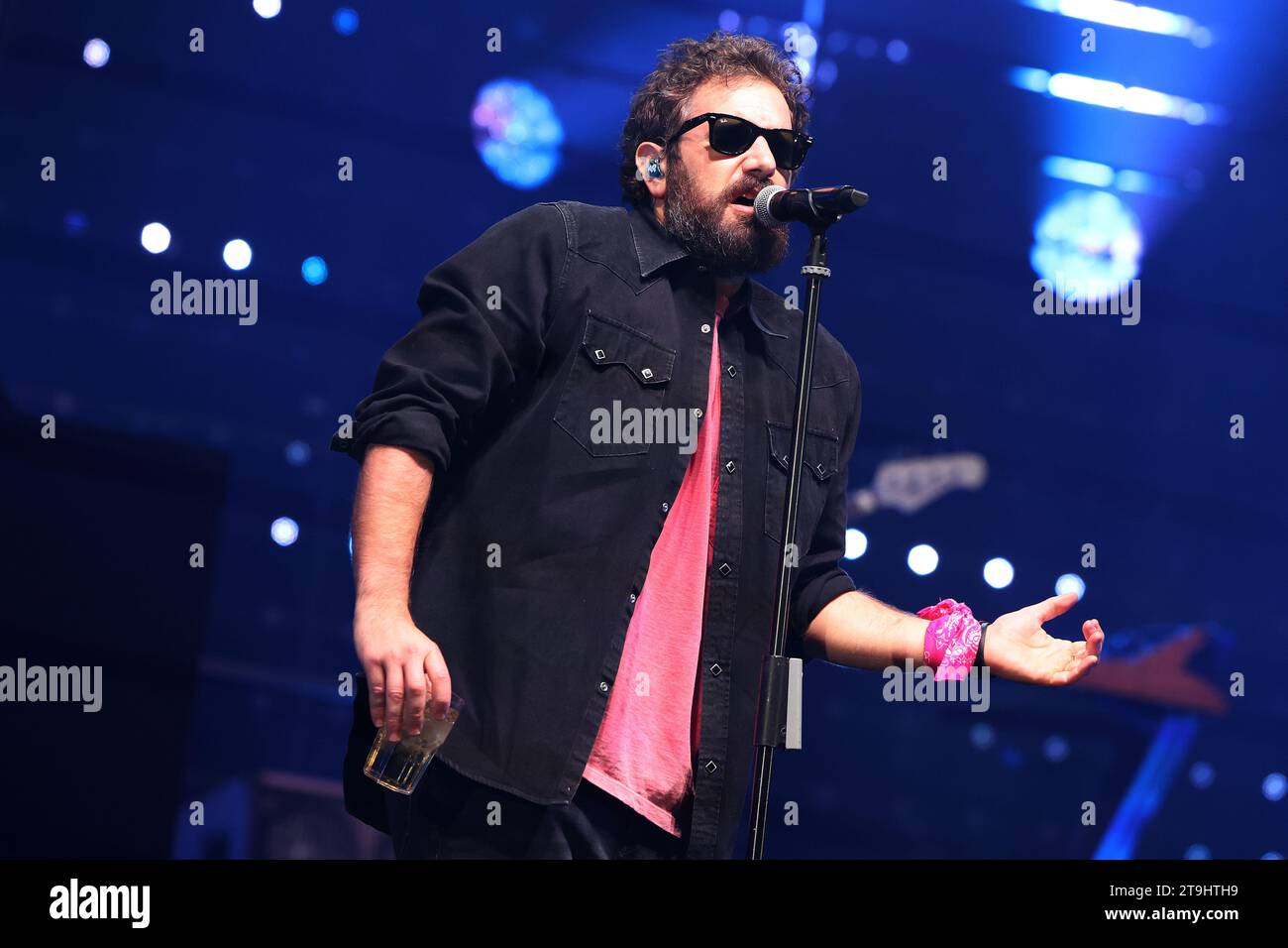 Tommaso Paradiso a été parmi les premiers artistes à reprendre ses ...