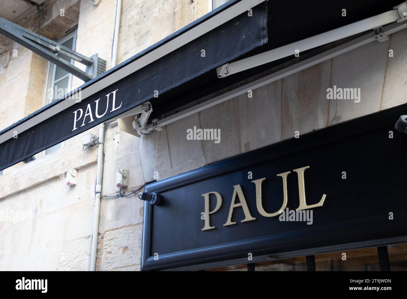 Bordeaux , France - 11 16 2023 : paul text shop enseigne chaîne et logo ...