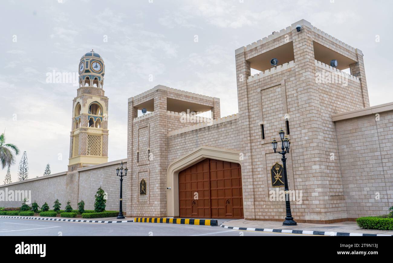 Salalah, Sultanat d'Oman - 12 novembre 2023 : porte du palais Al-Husn ...