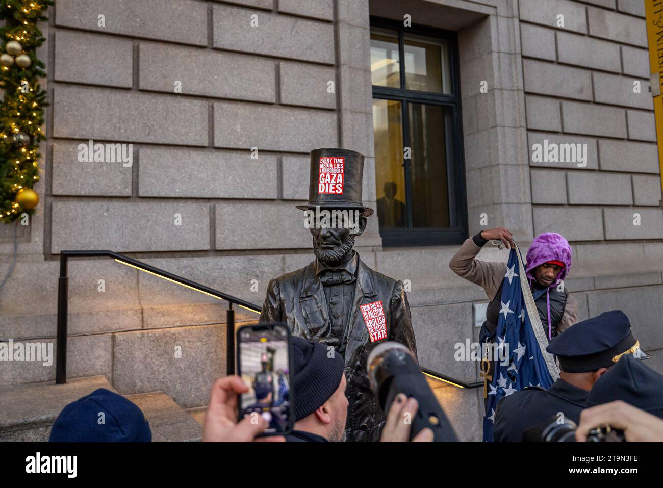 NEW YORK, NEW YORK - NOVEMBRE 25 : des manifestants pro-palestiniens ...