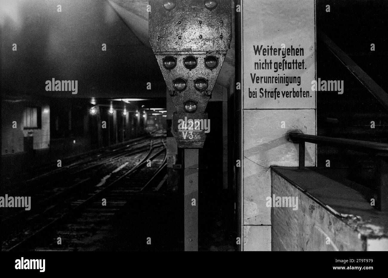 Potsdamer platz bahnhof Banque d'images noir et blanc - Alamy