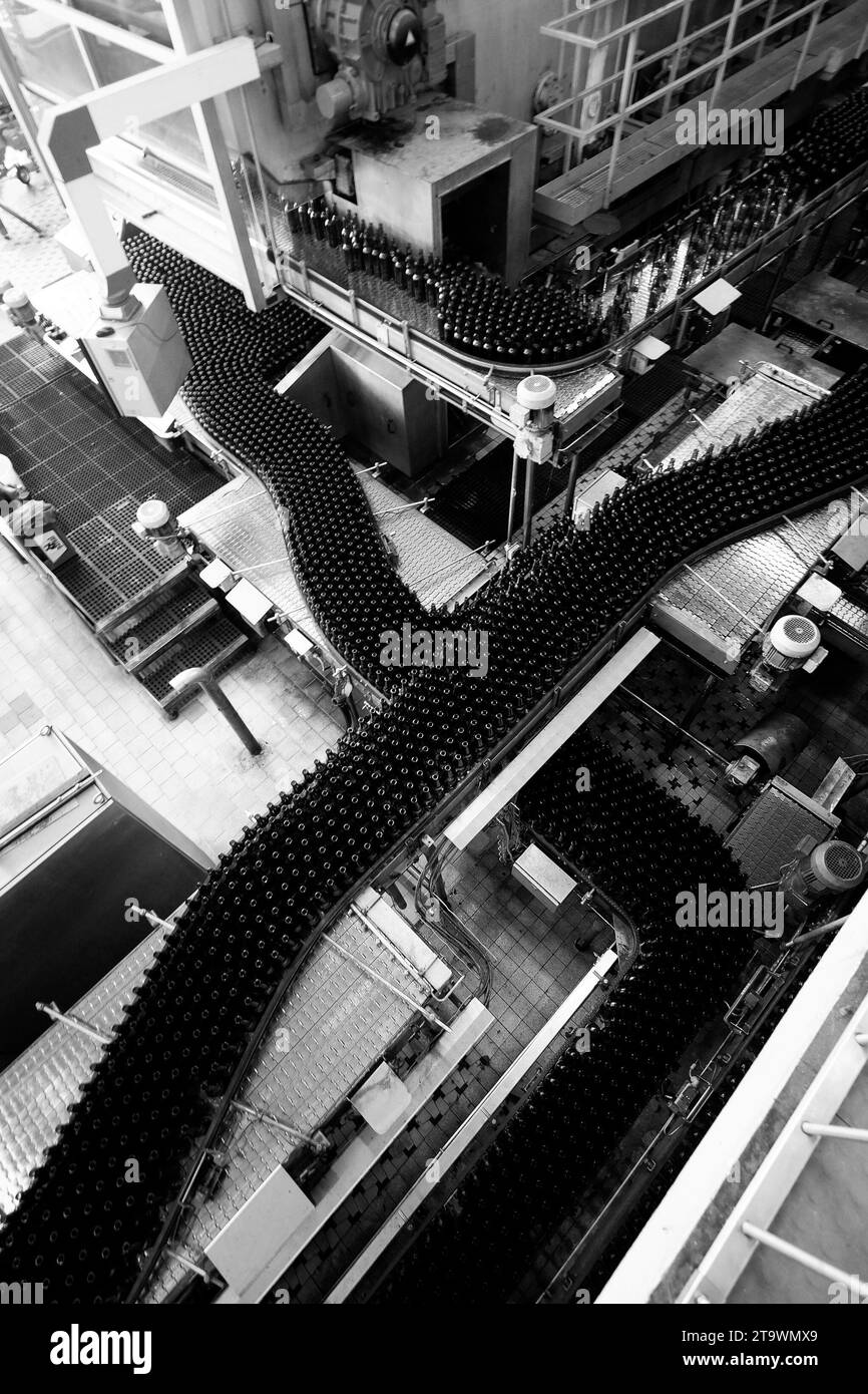 Budweiser beer factory Banque d'images noir et blanc - Alamy
