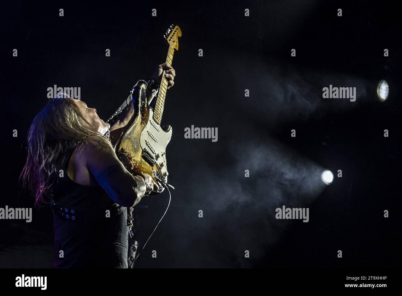 LONDRES, ANGLETERRE : Glenn Hughes joue lors de la tournée Burn 50th ...