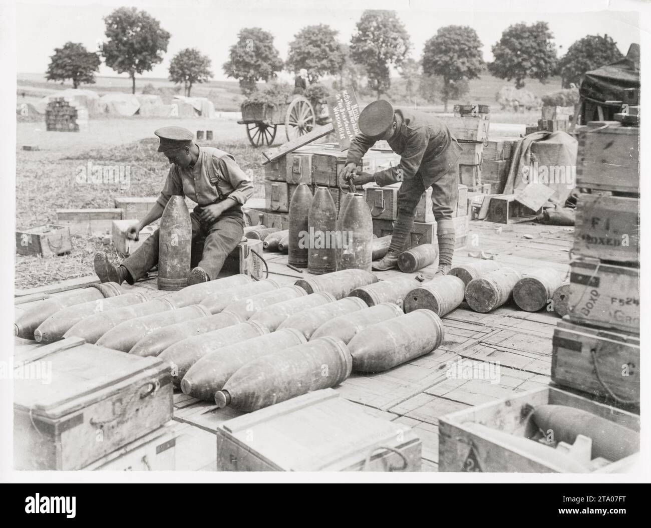 WW1 première Guerre mondiale - travailler sur des obus d'artillerie ...
