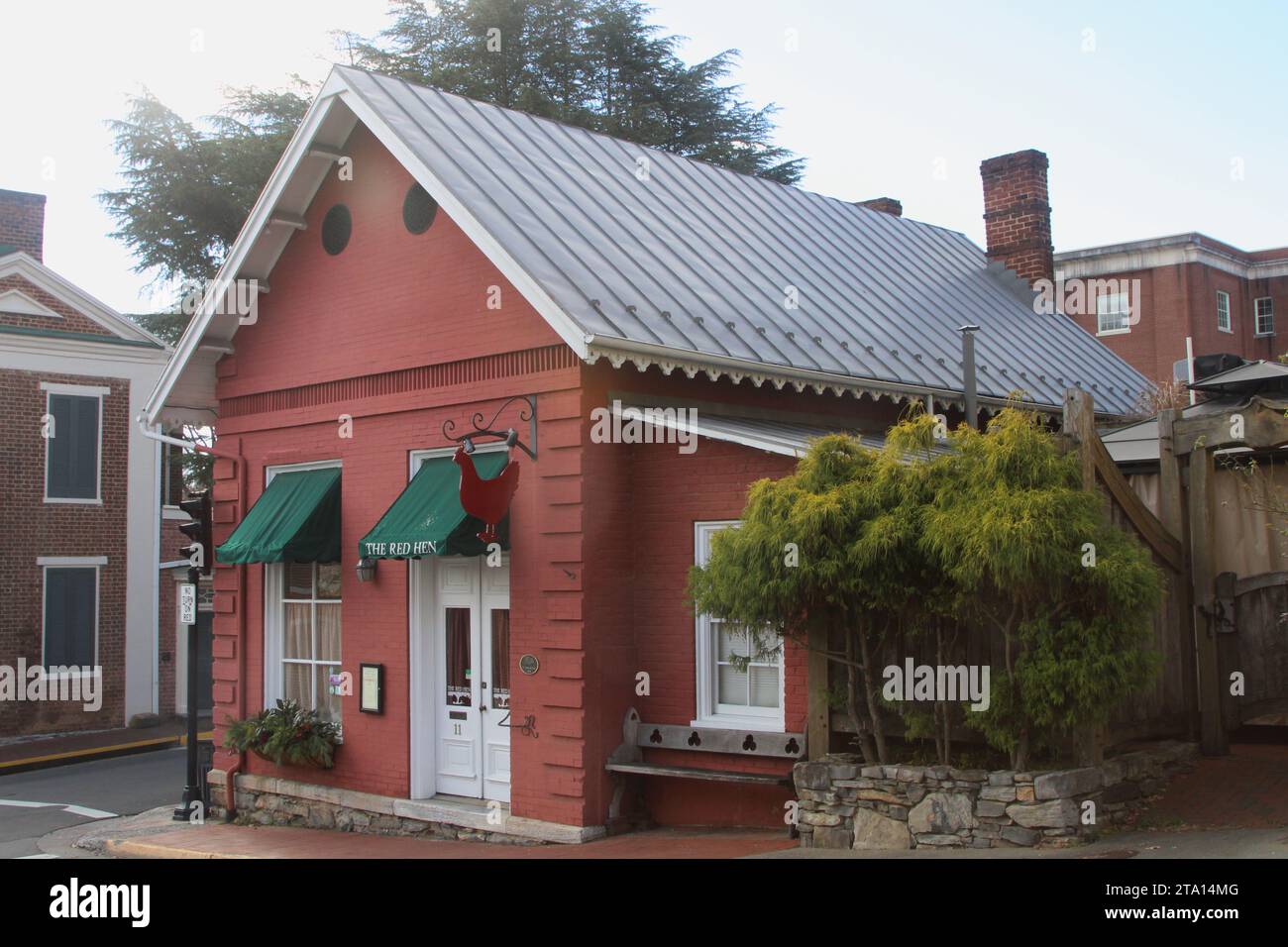 Vue extérieure du restaurant Red Hen à Lexington, Virginie, USA, le ...