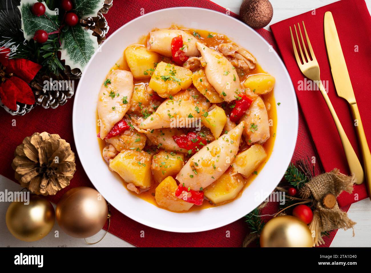 Ragoût de calmars aux poivrons rouges. Recette typique de tapa ...