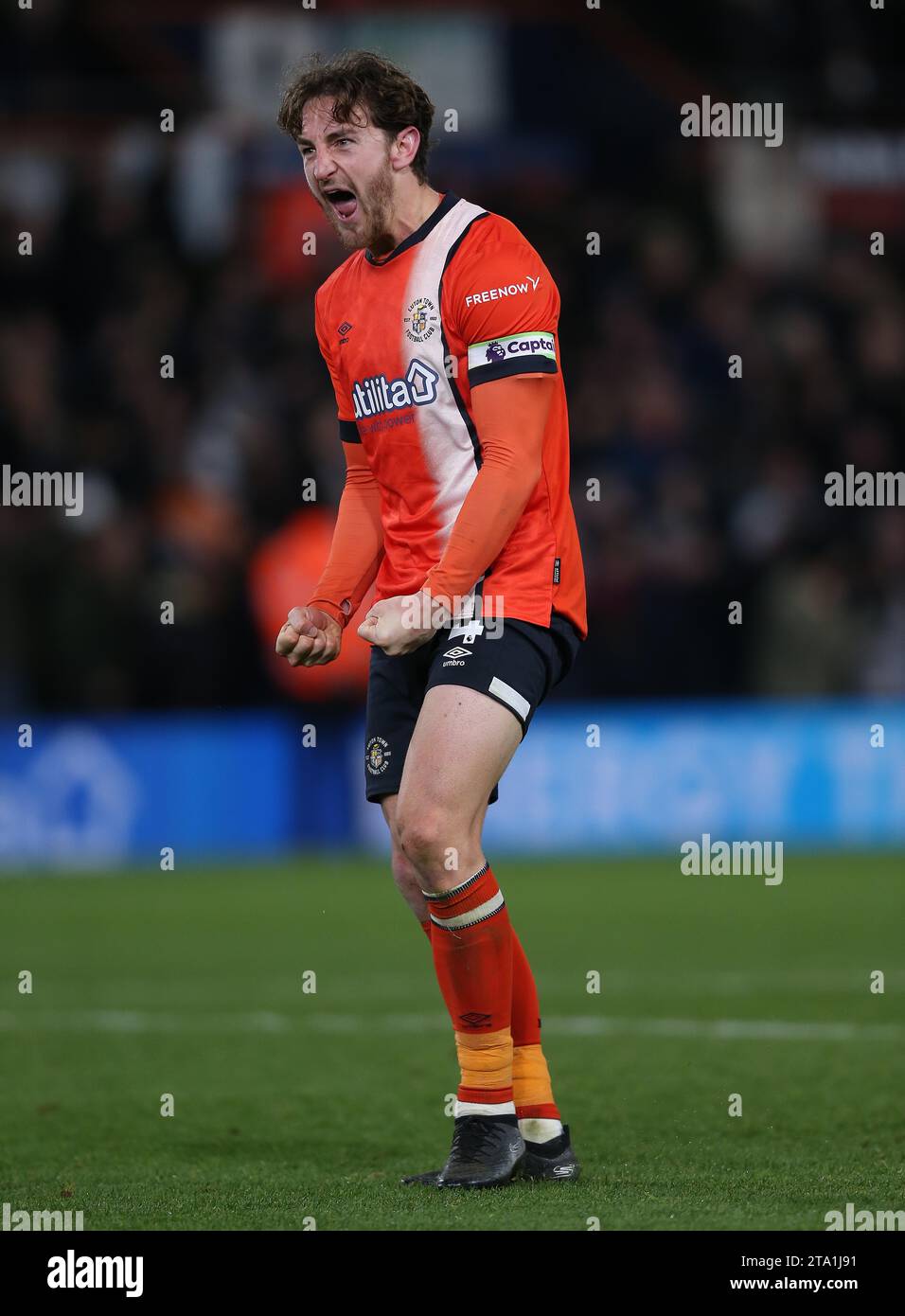 Tom Lockyer de Luton Town célèbre la victoire. - Luton Town v Crystal ...