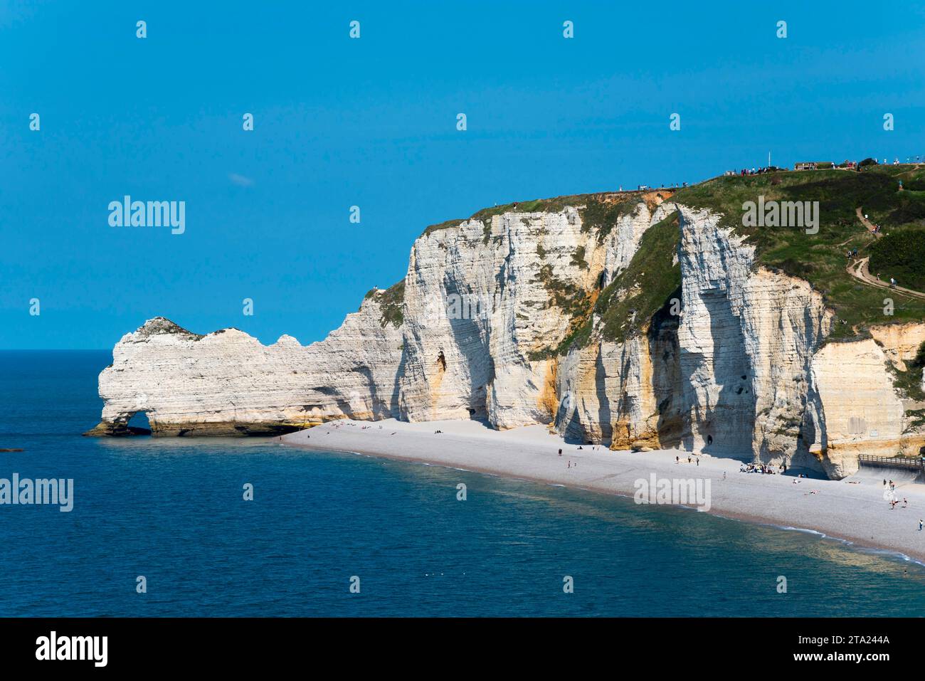 Côte rocheuse, falaises, falaises de craie, la falaise d'amont, Etretat ...