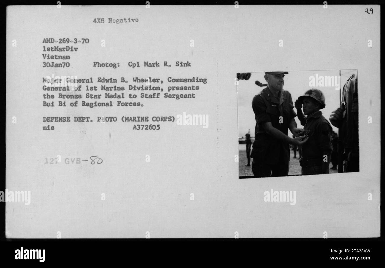 Le major-général Edwin B. Wheeler, commandant général de la 1e Division ...