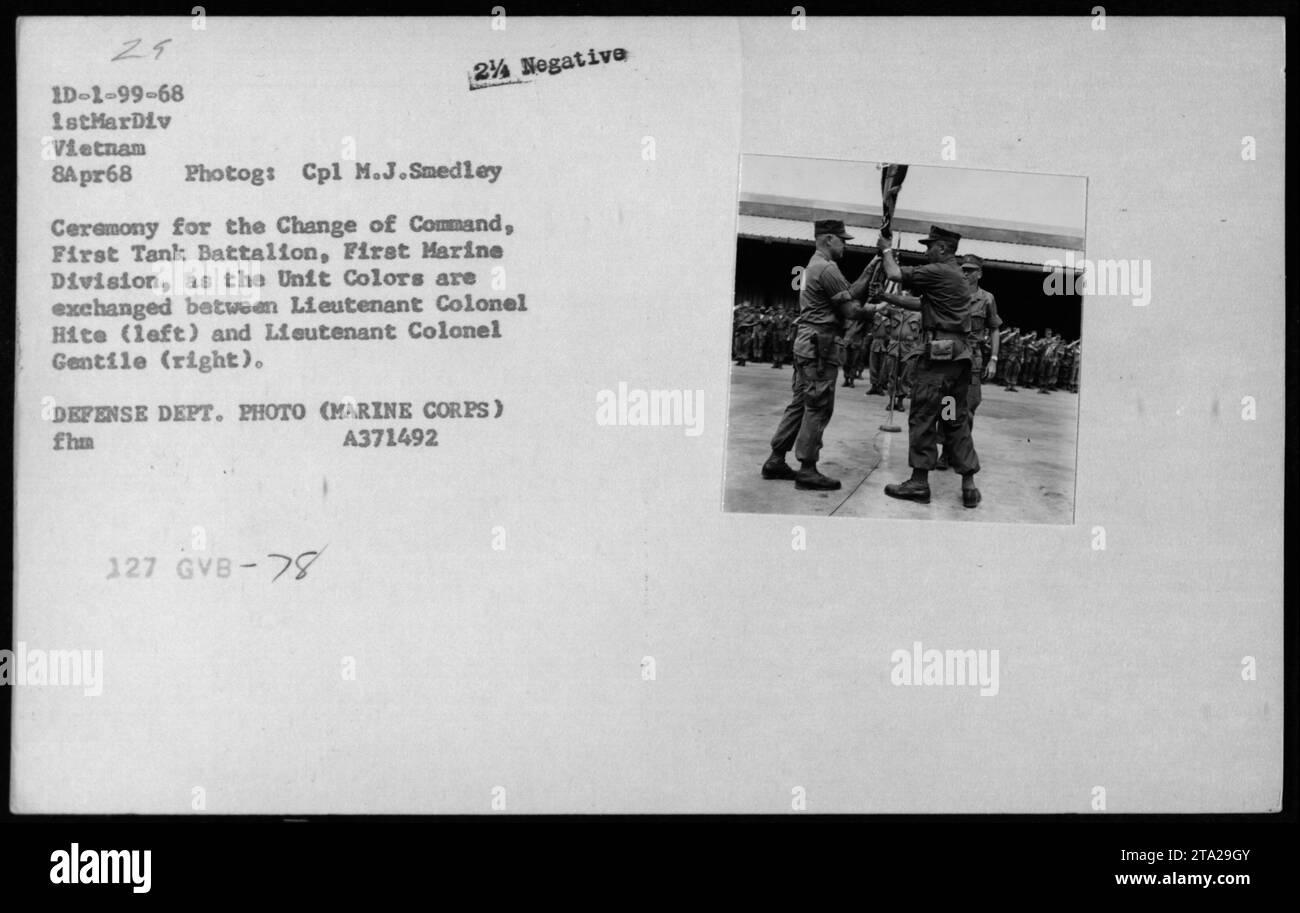 Le lieutenant-colonel Hite (à gauche) et le lieutenant-colonel Gentile ...