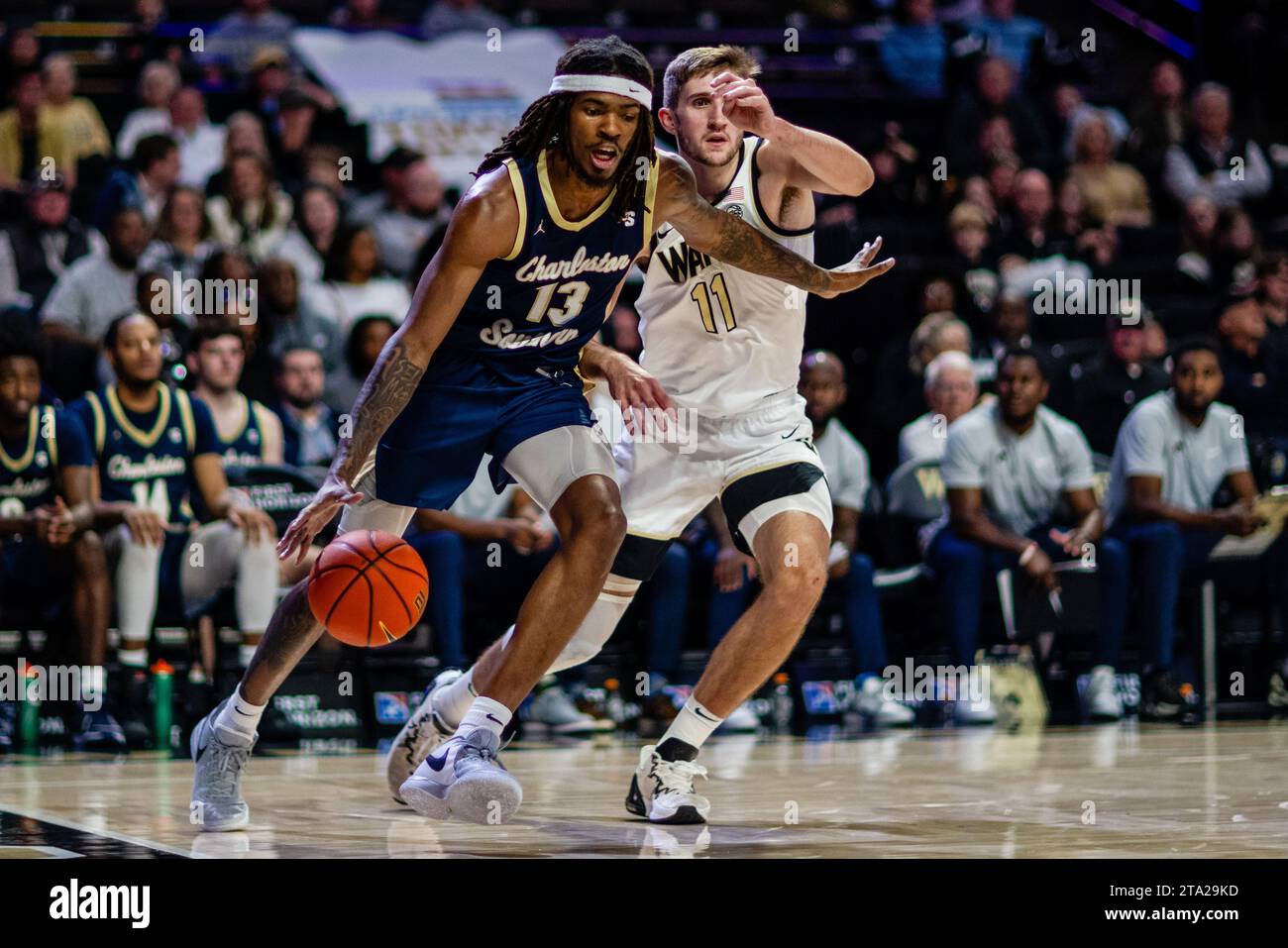 24 novembre 2023 : l'attaquant des Charleston Southern Buccaneers ...