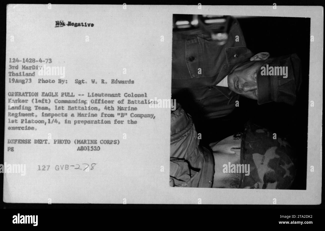 Le lieutenant-colonel Karker, commandant de l'équipe de débarquement du ...