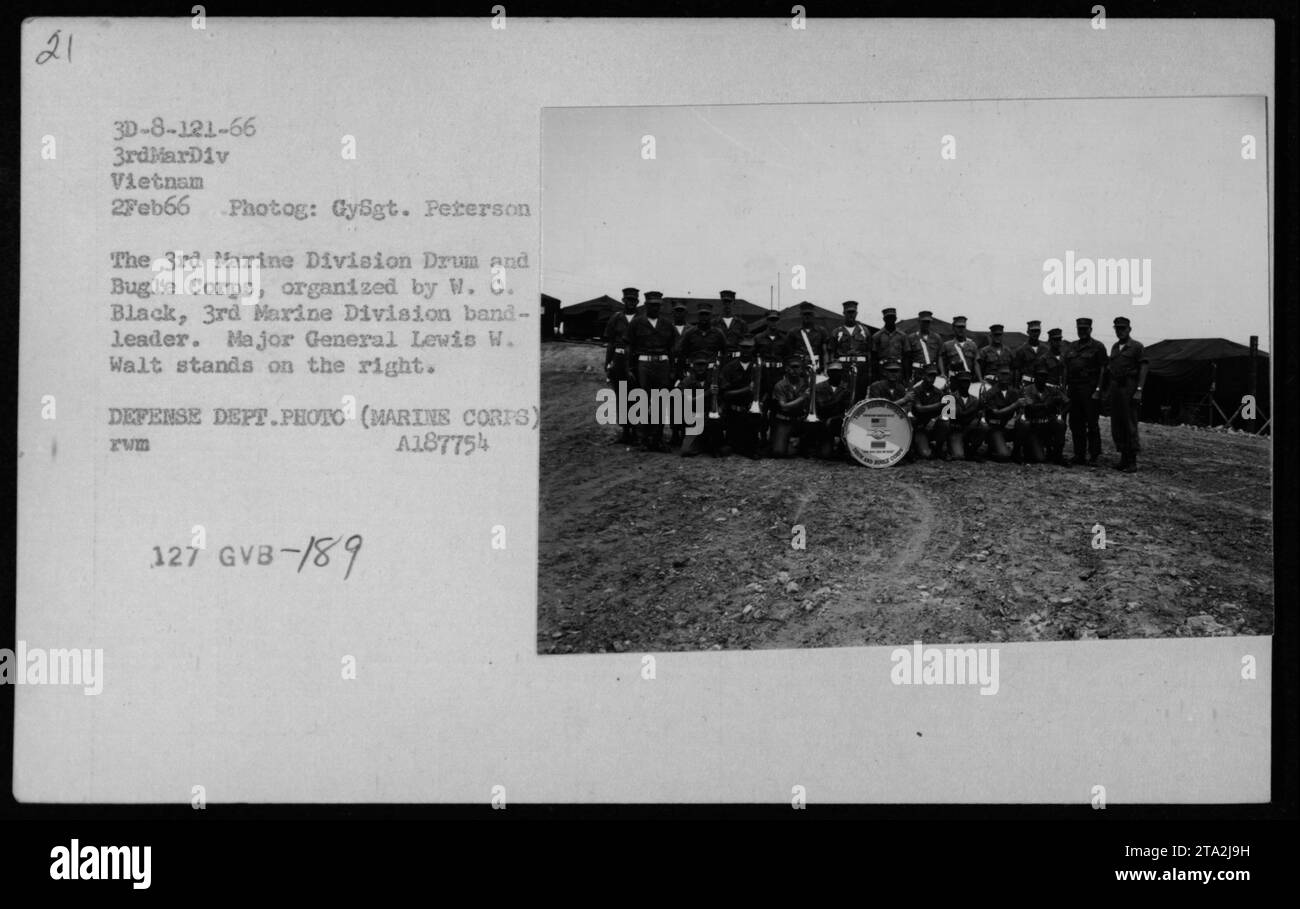 La 3rd Marine Division Drum and Bugle corps, organisée par W.O. Black ...