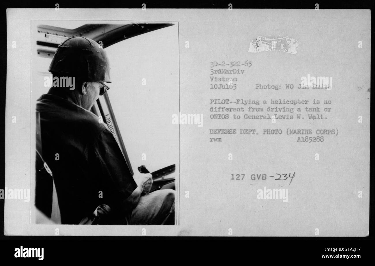 Gregory boyington visite l'ancien escadron Banque de photographies et d ...