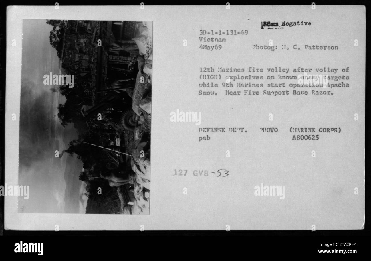 Le 12th Marines tire une série de balles explosives mortelles sur des ...