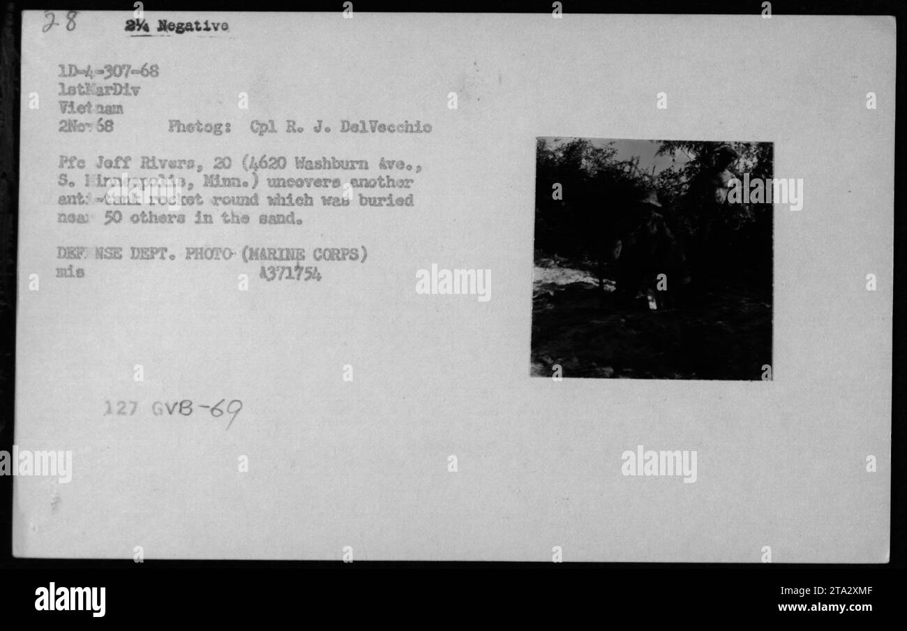 Le caporal R. J. Delvecchio a photographié le soldat Jeff Rivers ...