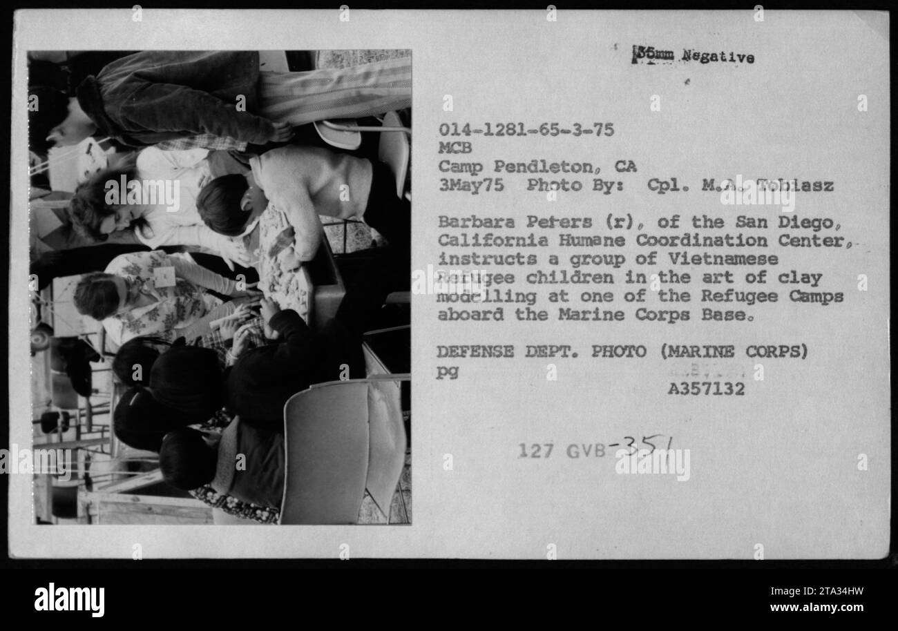 Légende : enfants réfugiés vietnamiens dans un camp du MCB Camp ...