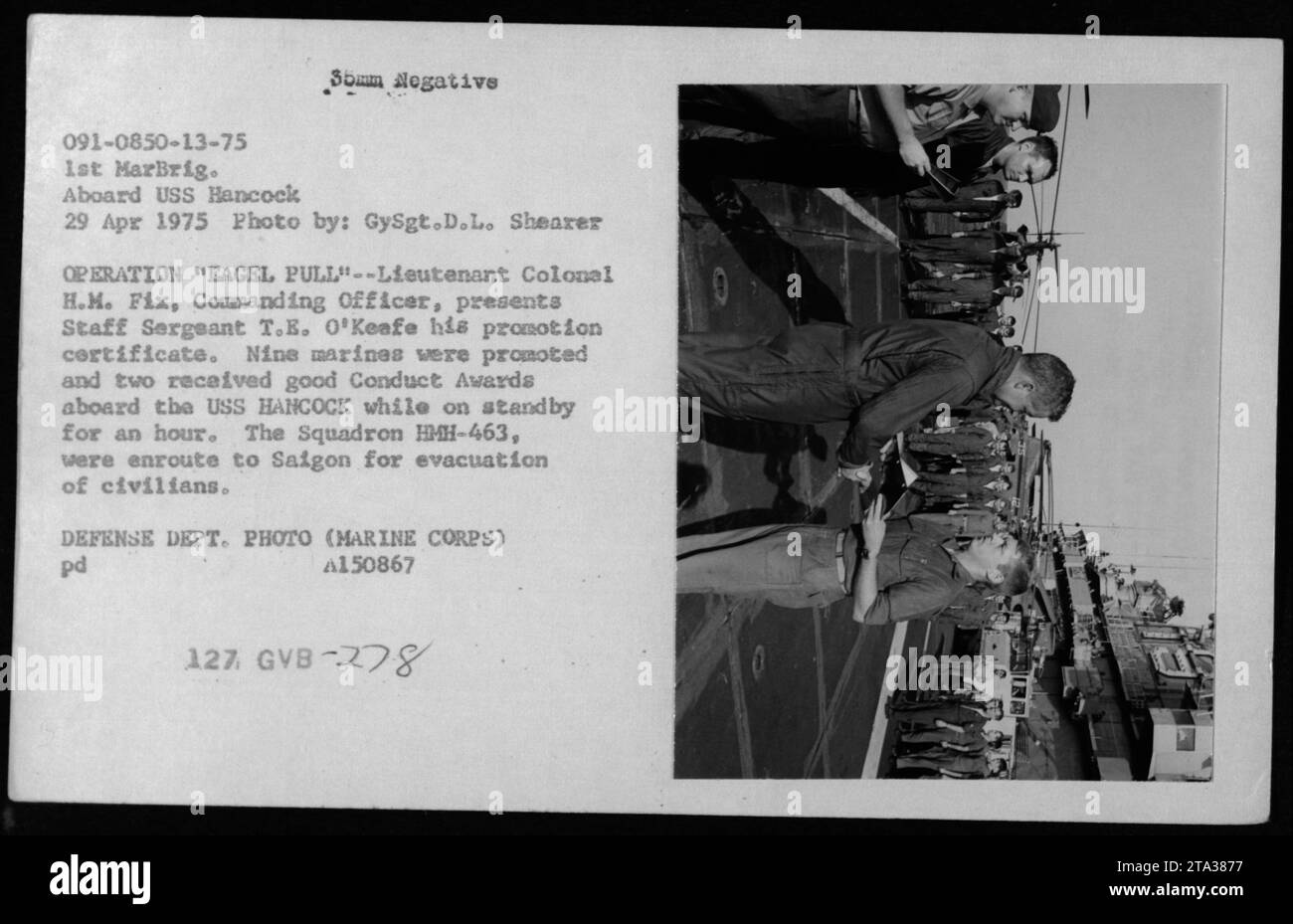 évacuation de phnom penh et saigon Banque d'images noir et blanc - Alamy