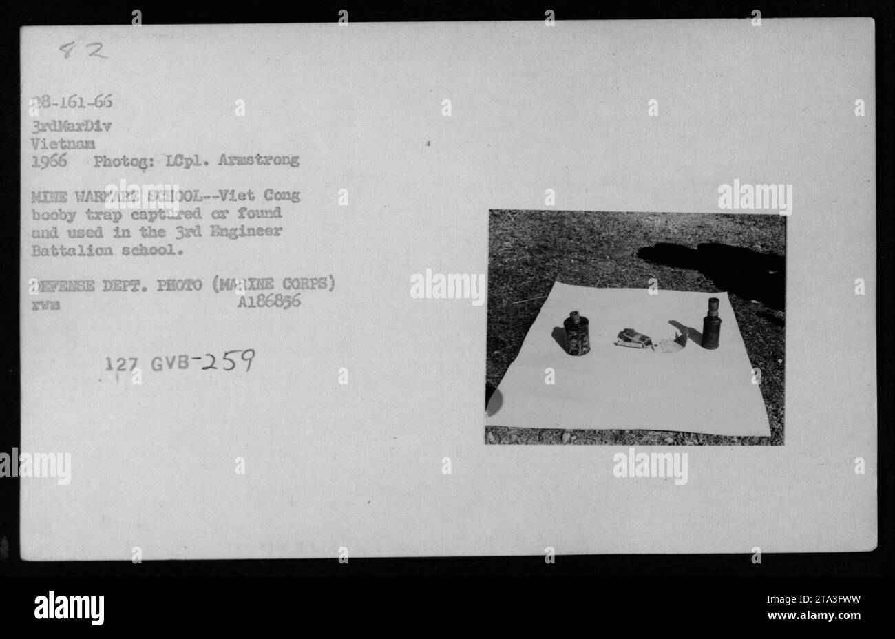 Photographie montrant un piège capturé ou trouvé par le 3e bataillon du ...