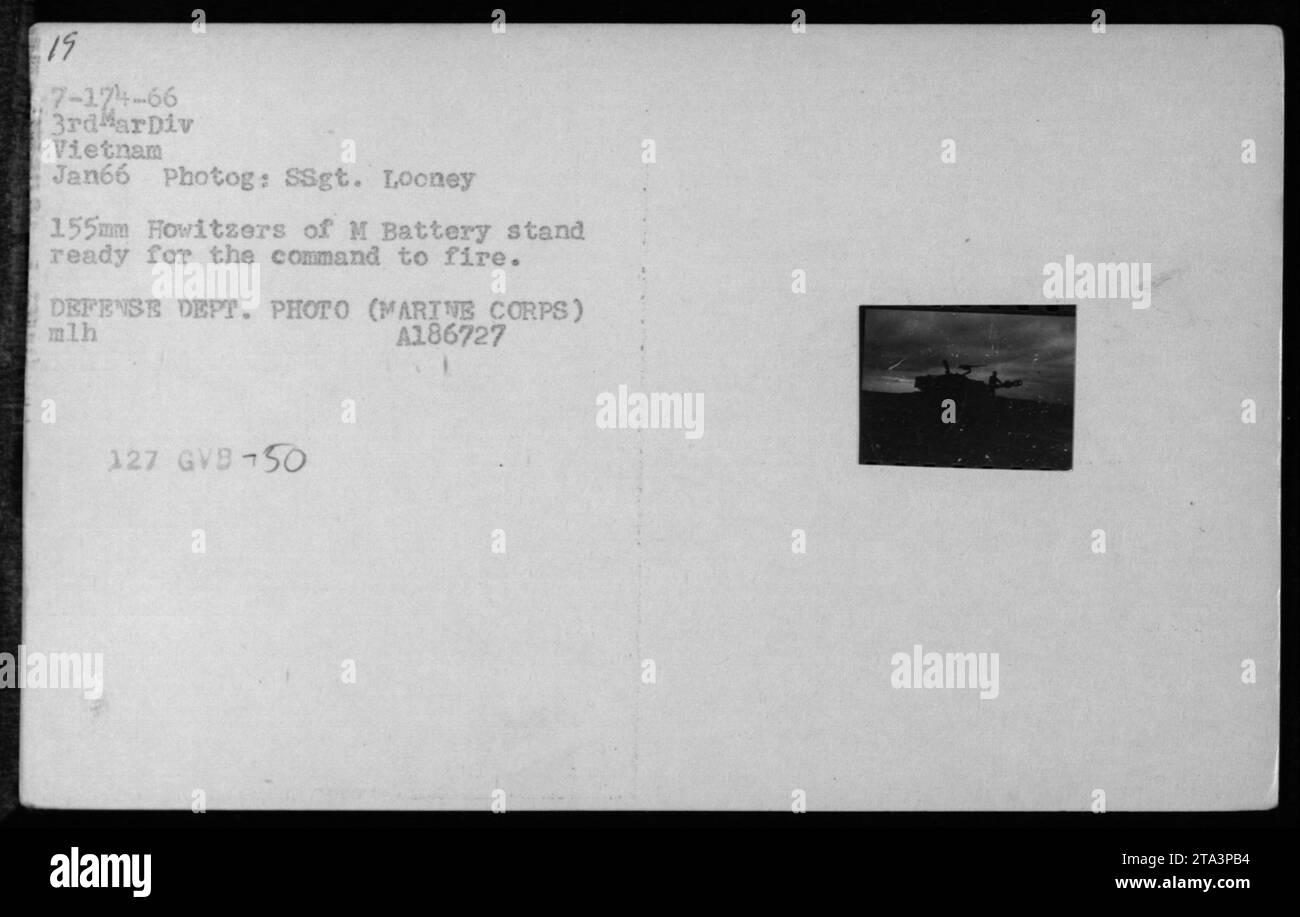 Les obusiers de 155 mm de la batterie M, de la 3e Division blindée au ...