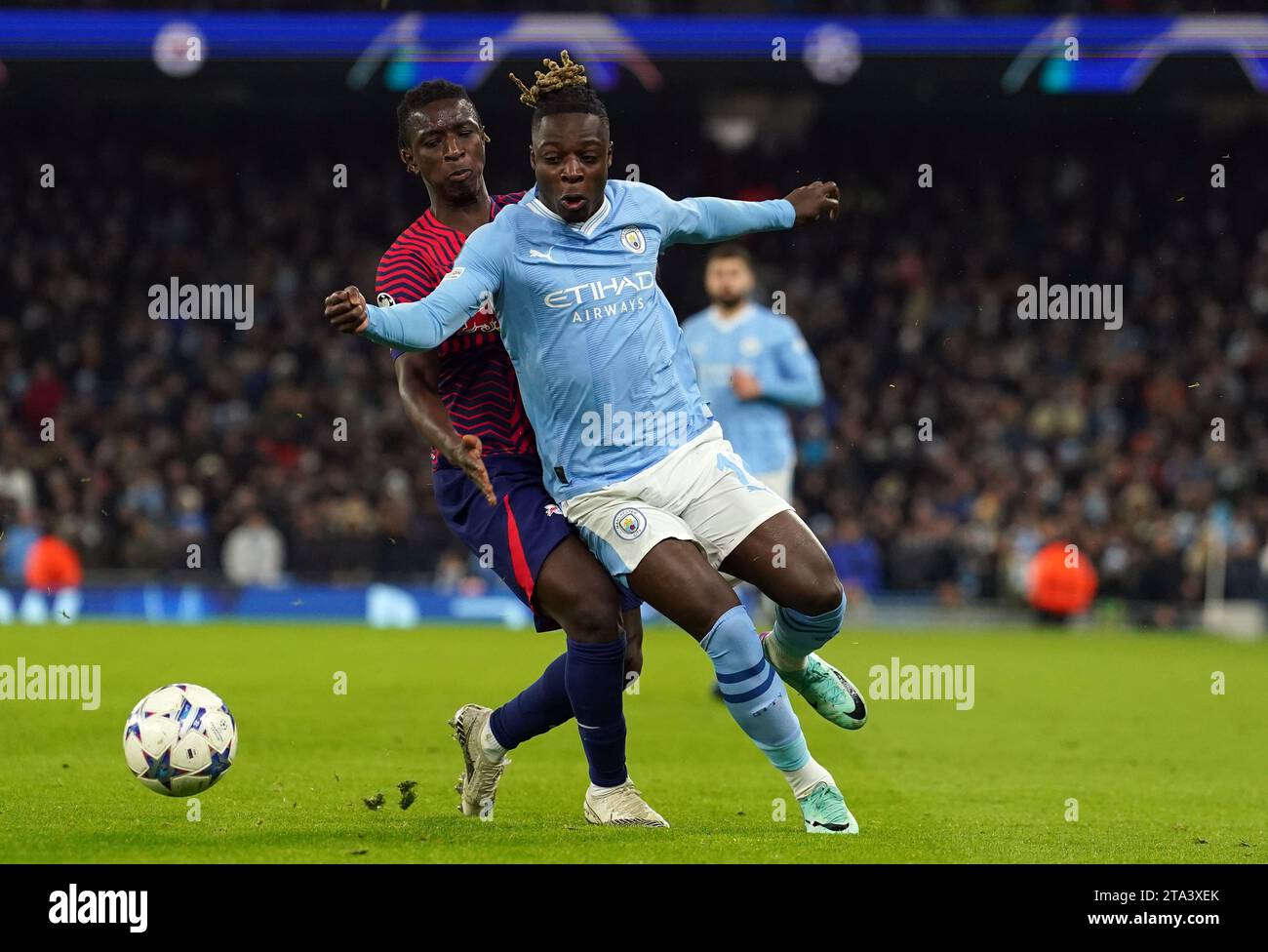 Jeremy Doku (à droite) de Manchester City et Amadou Haidara du RB ...