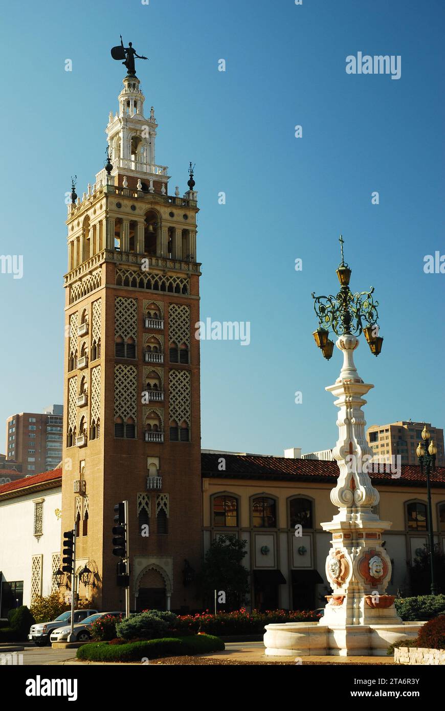 La Giralda Tower, conçue pour ressembler à la Tour de Séville, se ...