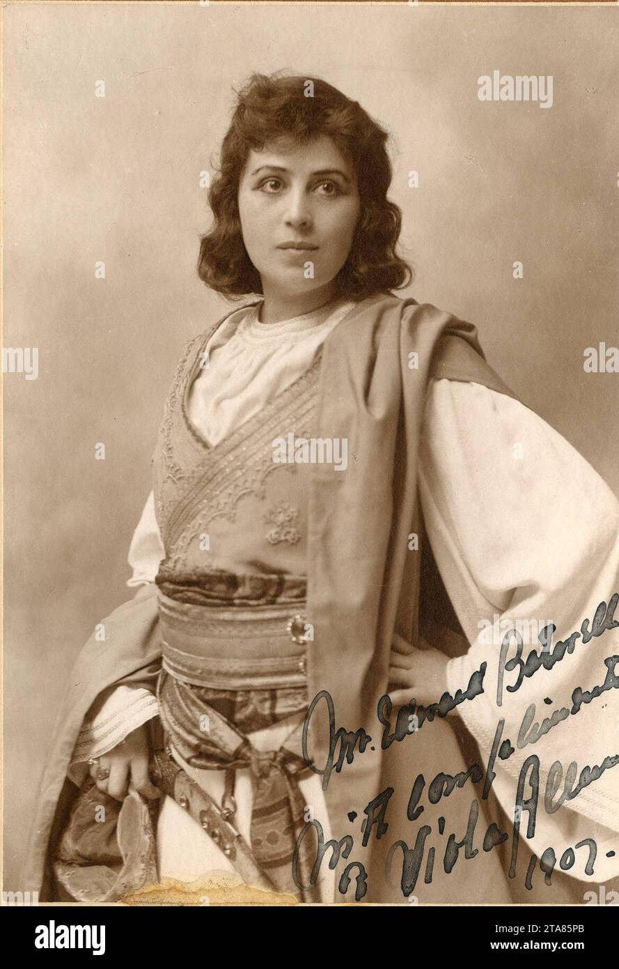 Viola allen Banque de photographies et d’images à haute résolution - Alamy