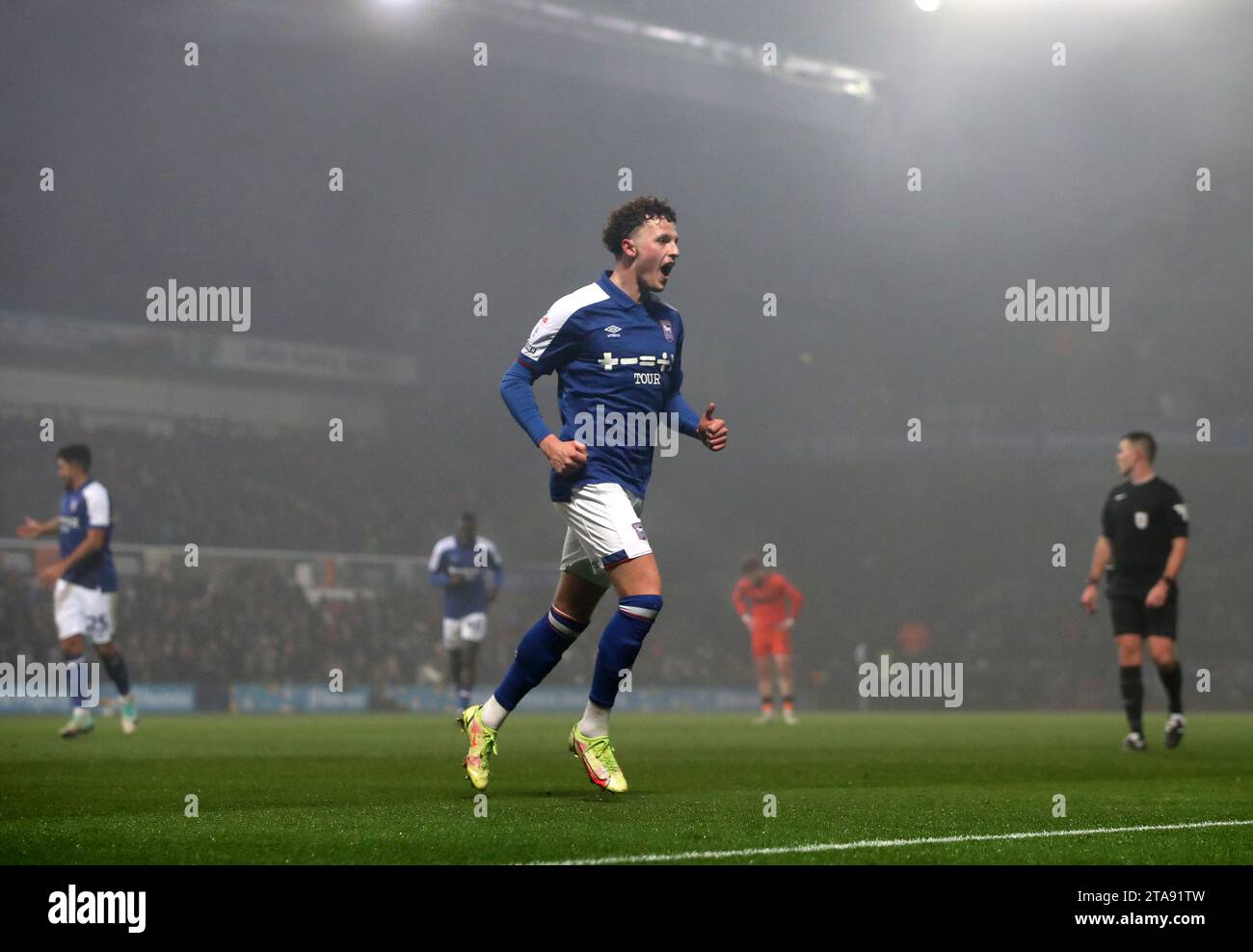 Nathan Broadhead d'Ipswich Towns célèbre avoir marqué le troisième but ...