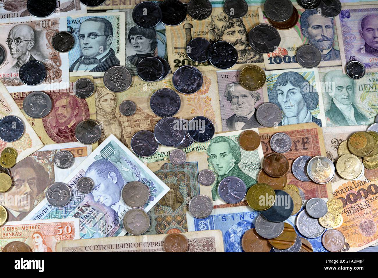 Monnaie ancienne des billets et des pièces de monnaie de différents ...