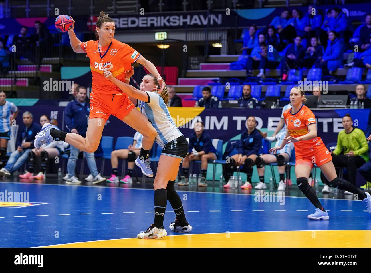 Inger Smits des pays-Bas lors du match du Groupe H de la ronde préliminaire entre les pays-Bas ...