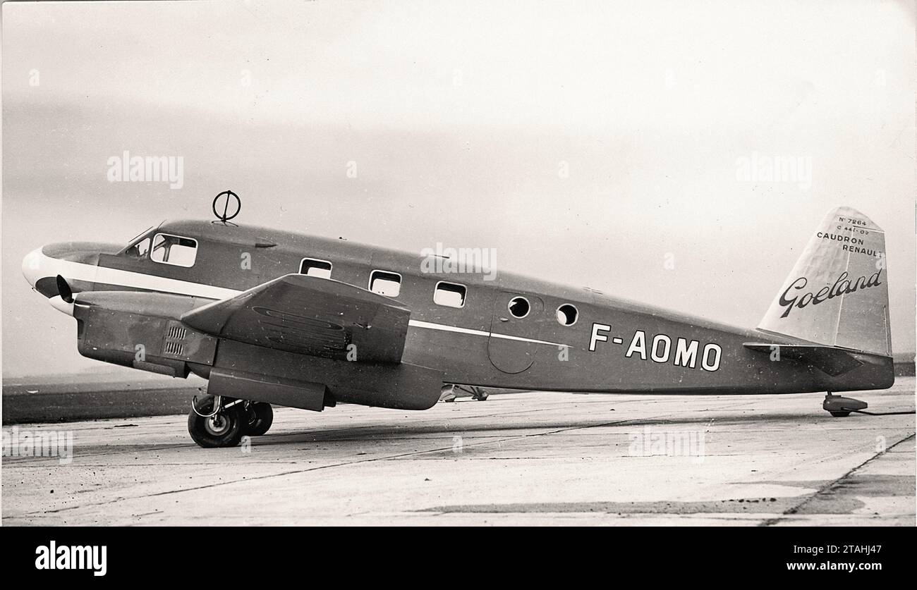 Caudron renault Banque de photographies et d’images à haute résolution ...