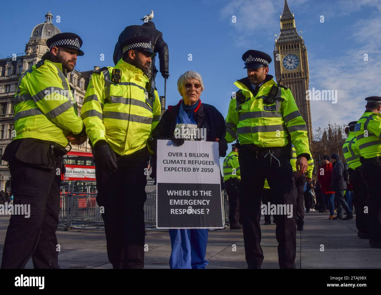 Londres, Angleterre, Royaume-Uni. 1 décembre 2023. Un manifestant, qui ...