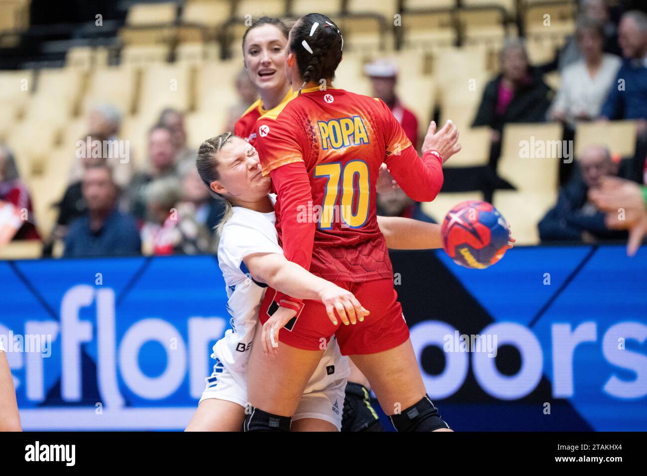 Francisca Andrea Parra Parra du Chili en action avec Andreea Popa de ...