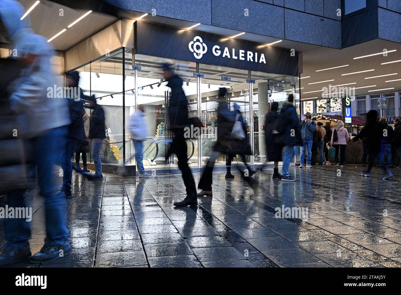 Themenbild Insolvenz der Signa-Holding Neue Sorgen UM Galeria. Galeria Karstadt nach Signa ...