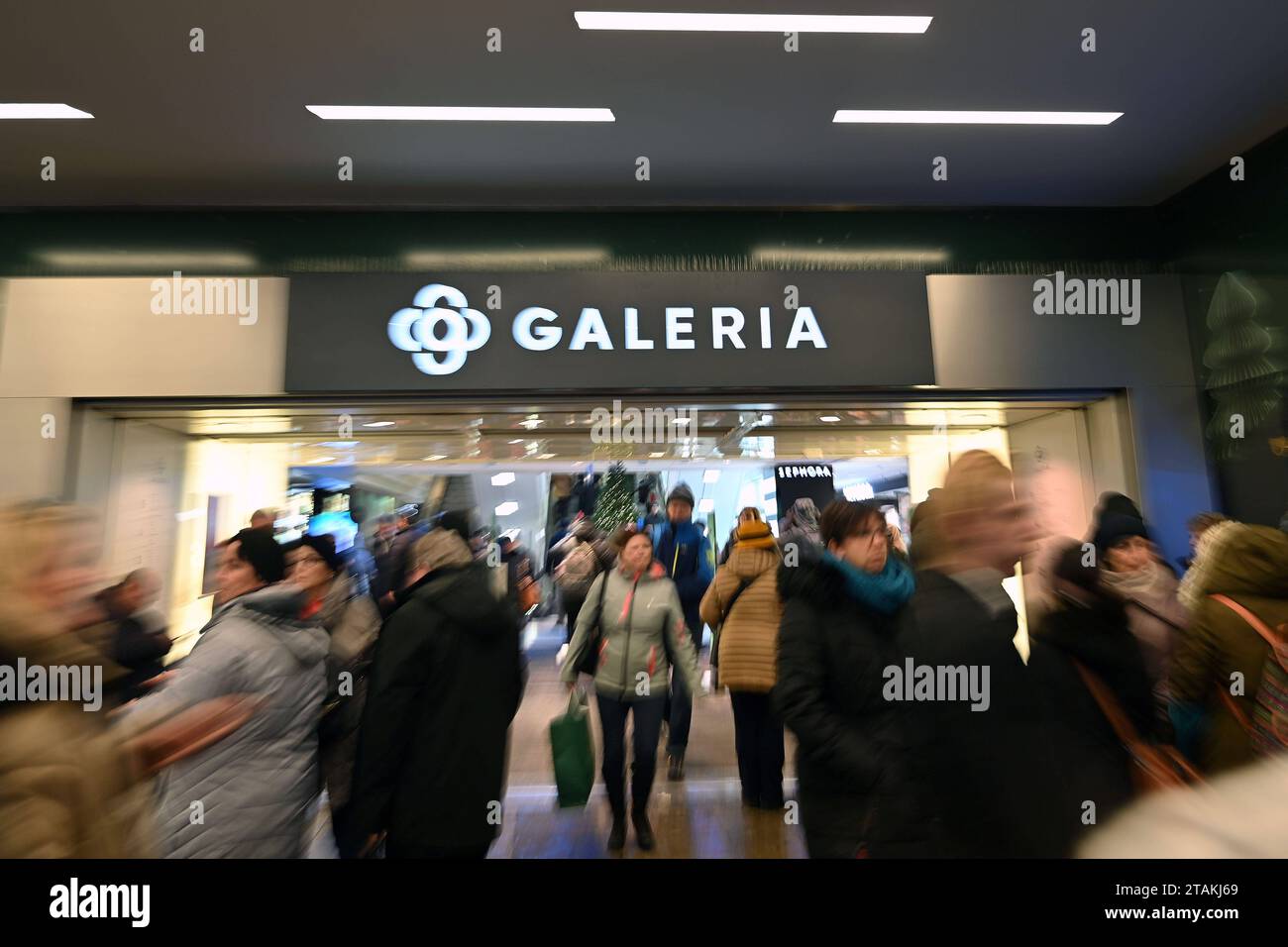 Themenbild Insolvenz der Signa-Holding Neue Sorgen UM Galeria. Galeria Karstadt nach Signa ...