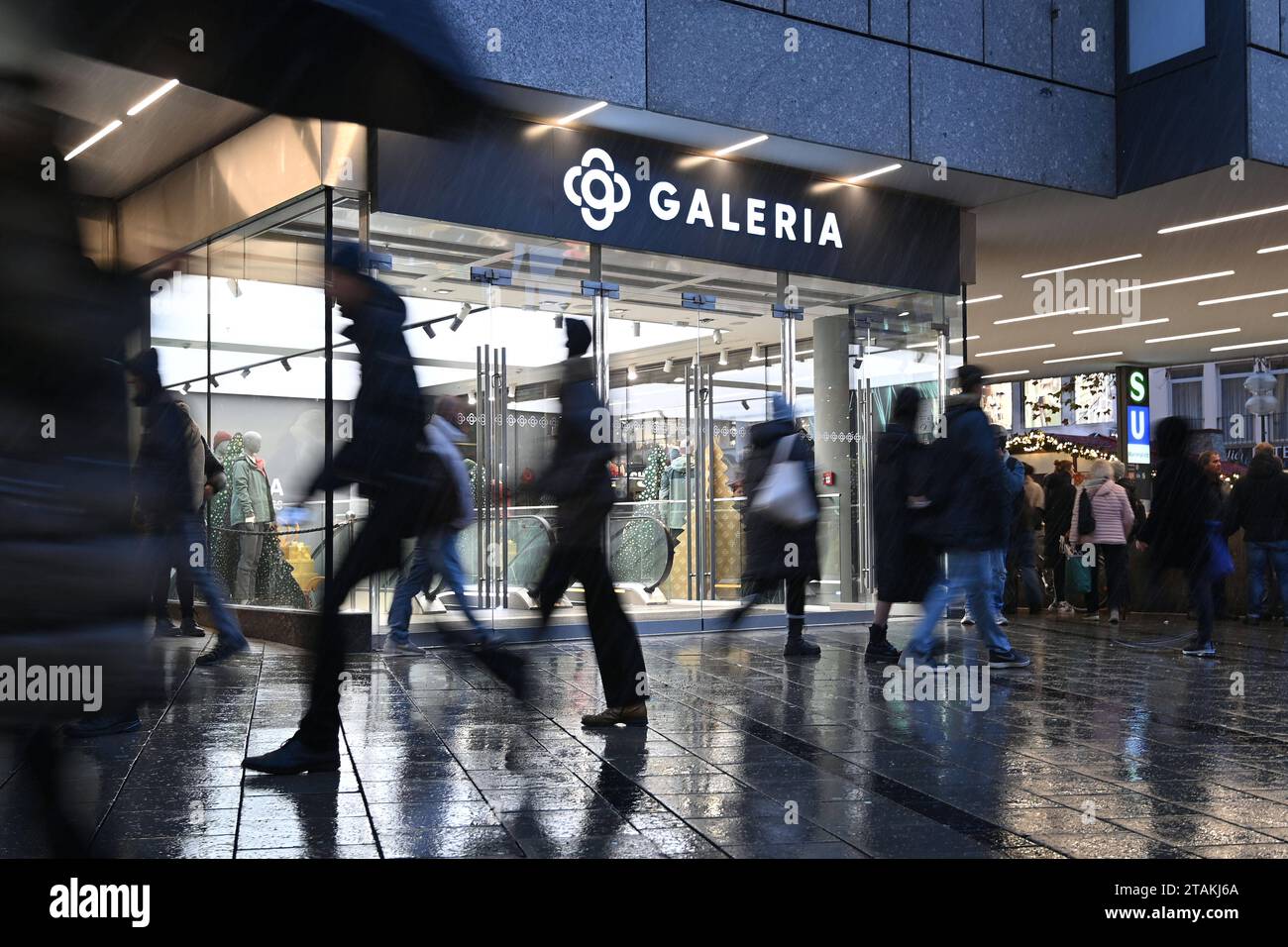 Themenbild Insolvenz der Signa-Holding Neue Sorgen UM Galeria. Galeria Karstadt nach Signa ...