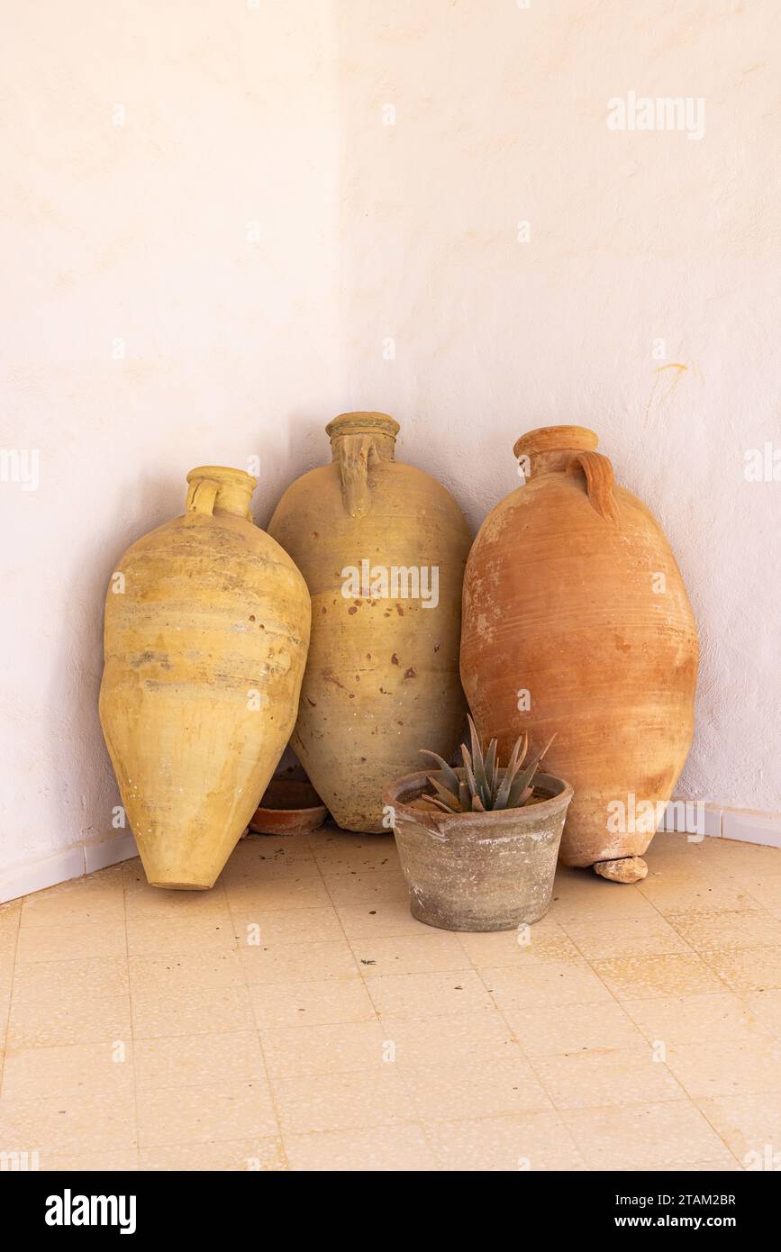 Céramique à guellala djerba Banque de photographies et d’images à haute résolution - Alamy