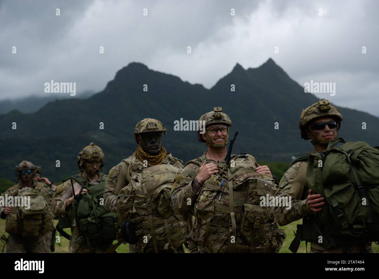 Les spécialistes du contrôle aérien tactique du 147e Escadron des ...