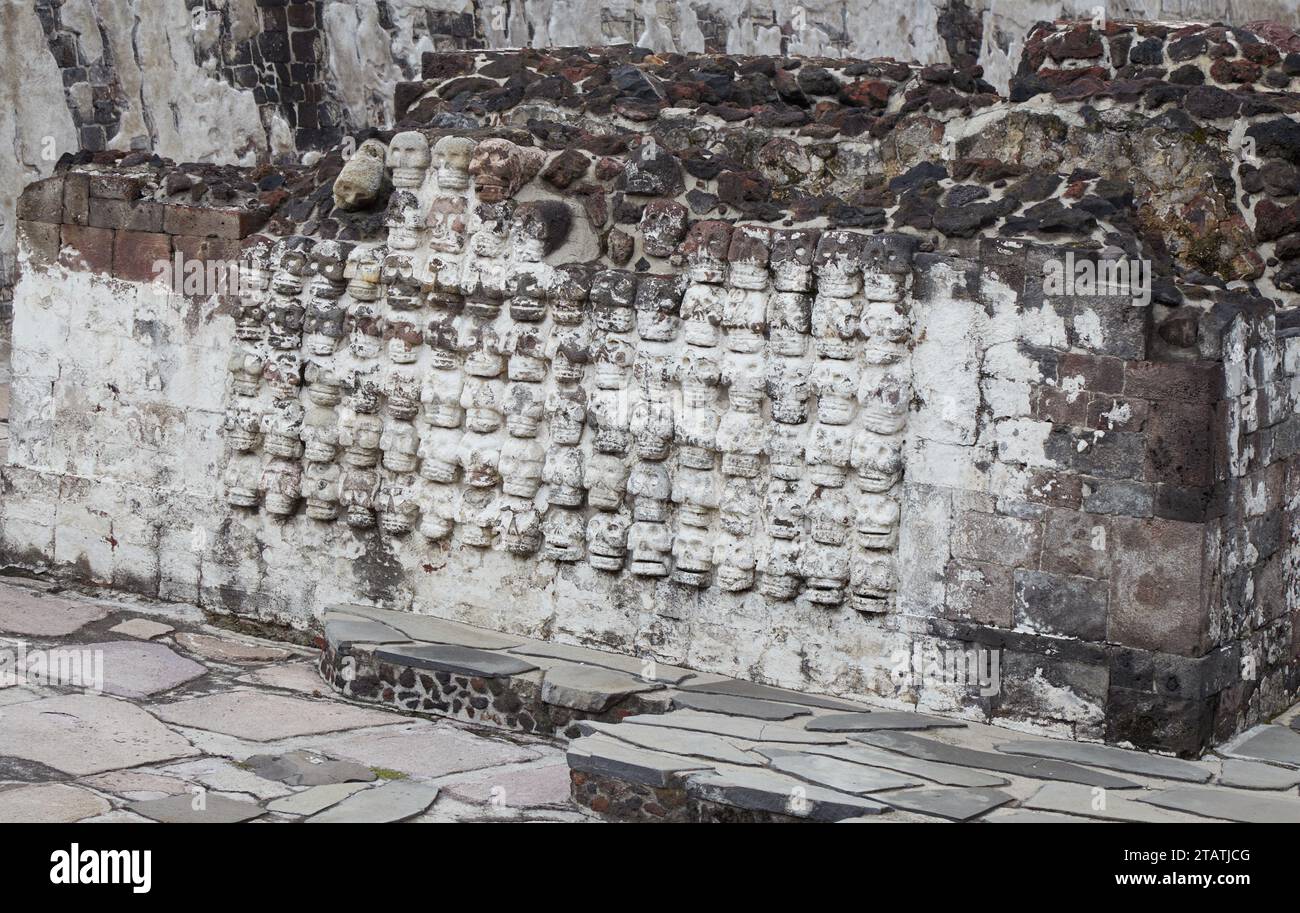 Les ruines de Templo Mayor à Mexico, qui abritaient autrefois les ...