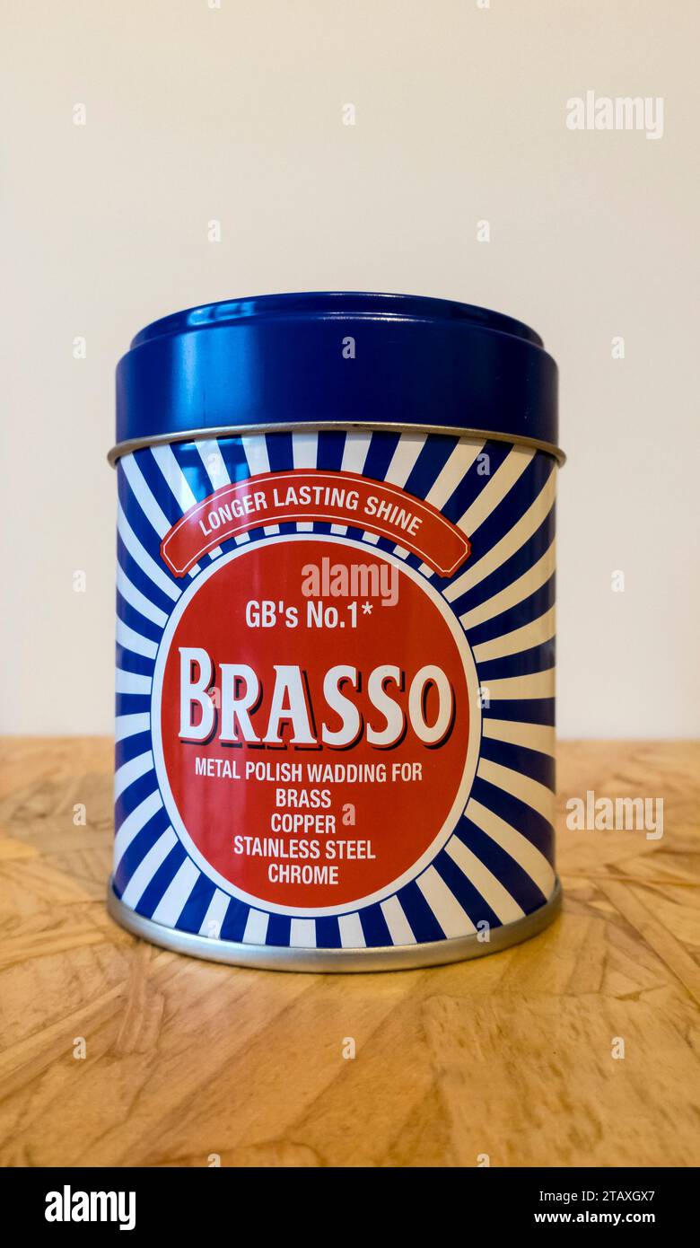 Brasso metal polish Banque de photographies et d’images à haute ...