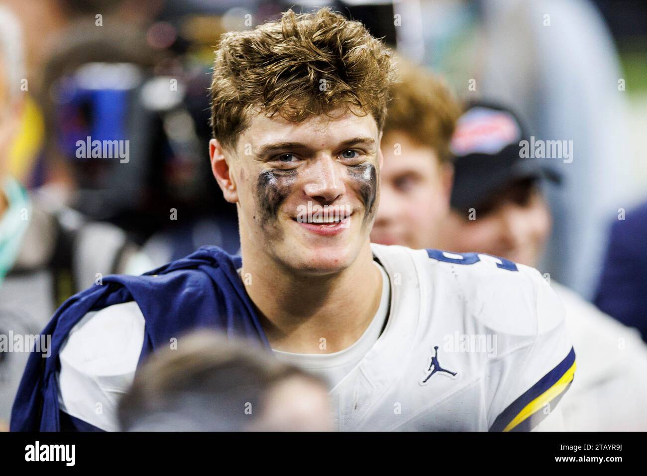 02 décembre 2023 : le quarterback du Michigan J.J. McCarthy (9) est ...