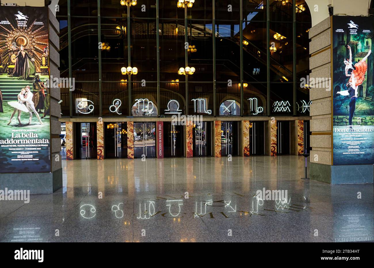 Turin, Turin, Italie, 3 décembre 2023, Teatro Regio avec son programme ...