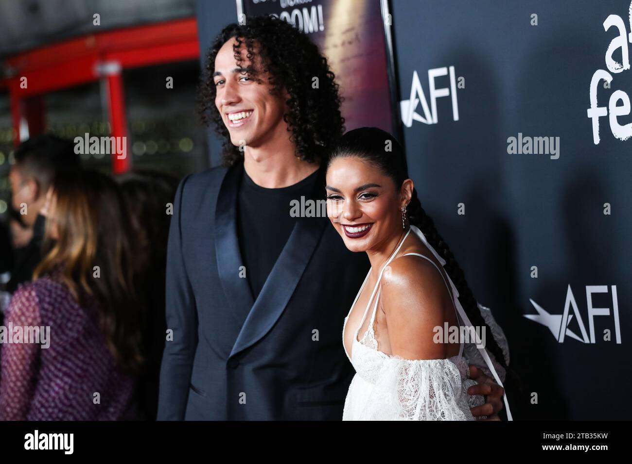 Vanessa Hudgens épouse Cole Tucker. L'alun de High School musical, 34 ...