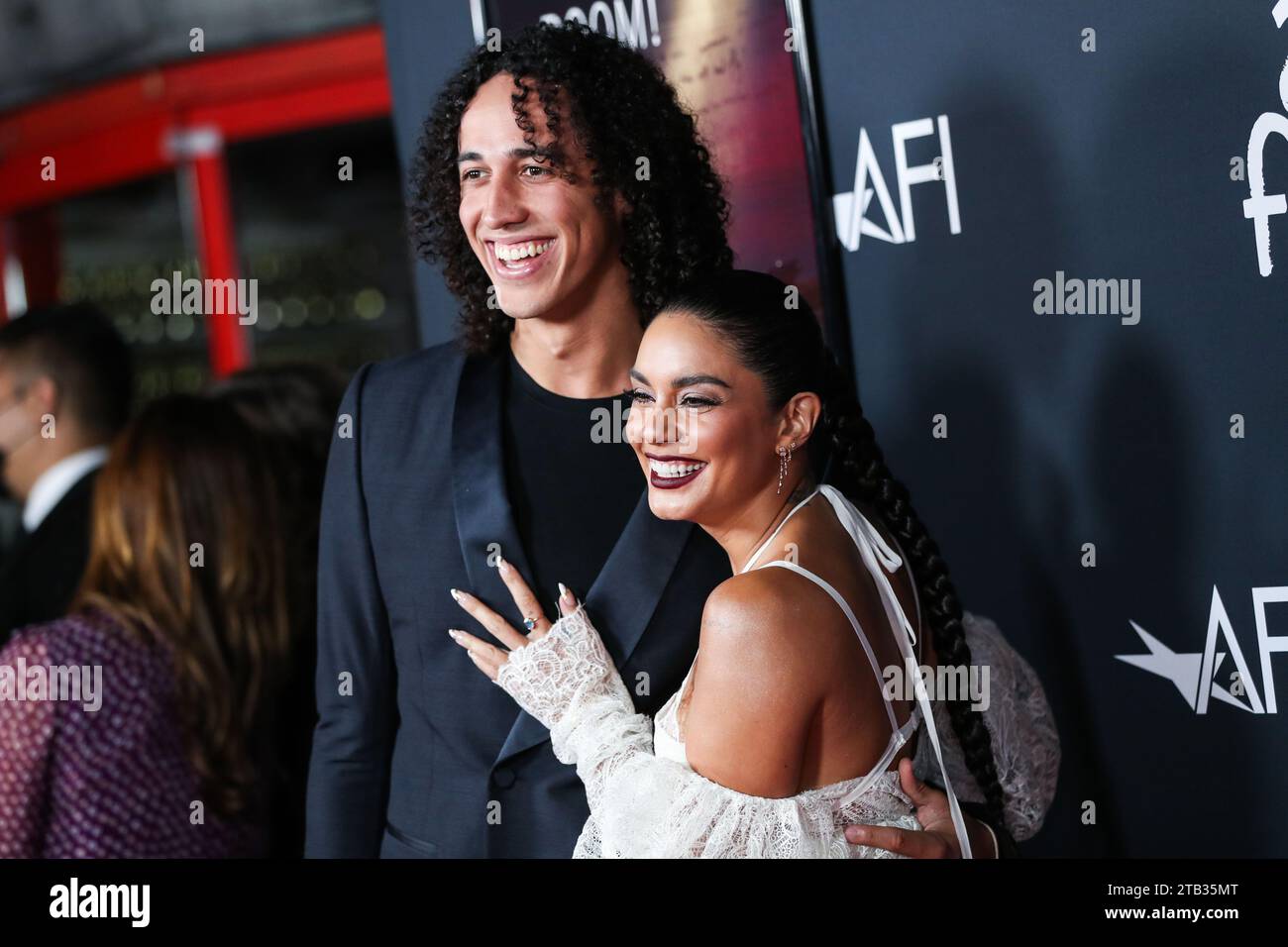 Vanessa Hudgens épouse Cole Tucker. L'alun de High School musical, 34 ...