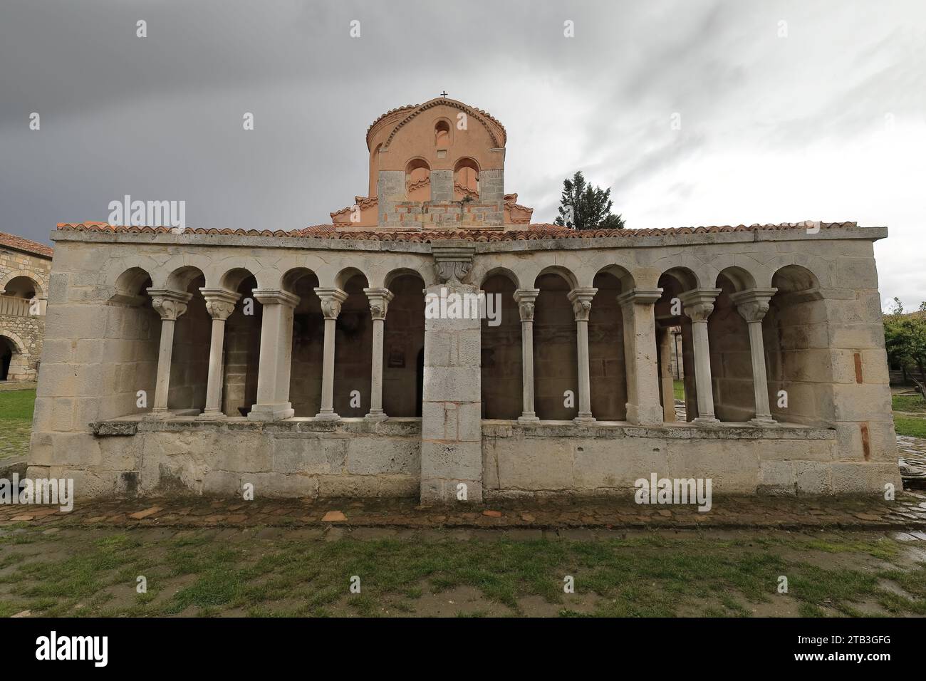 106 Colonnade sur la face nord-ouest de l'exonarthex, église du ...