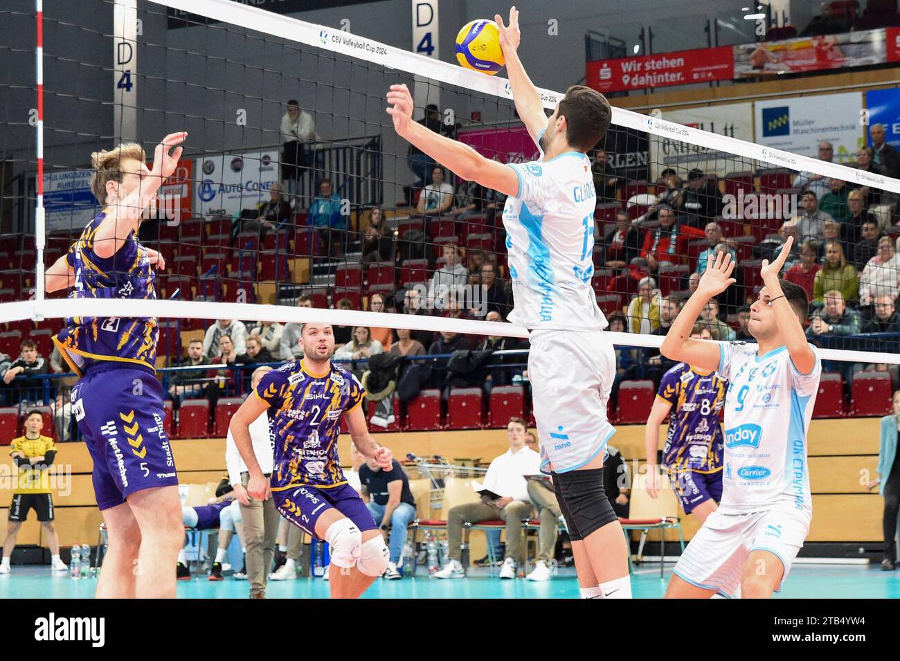 v. li. : Luuc von der Ent (Powervolleys Düren, 5), Dean Globocki (OK ... v. li. : Luuc von der Ent (Powervolleys Düren, 5), Dean Globocki (OK ...