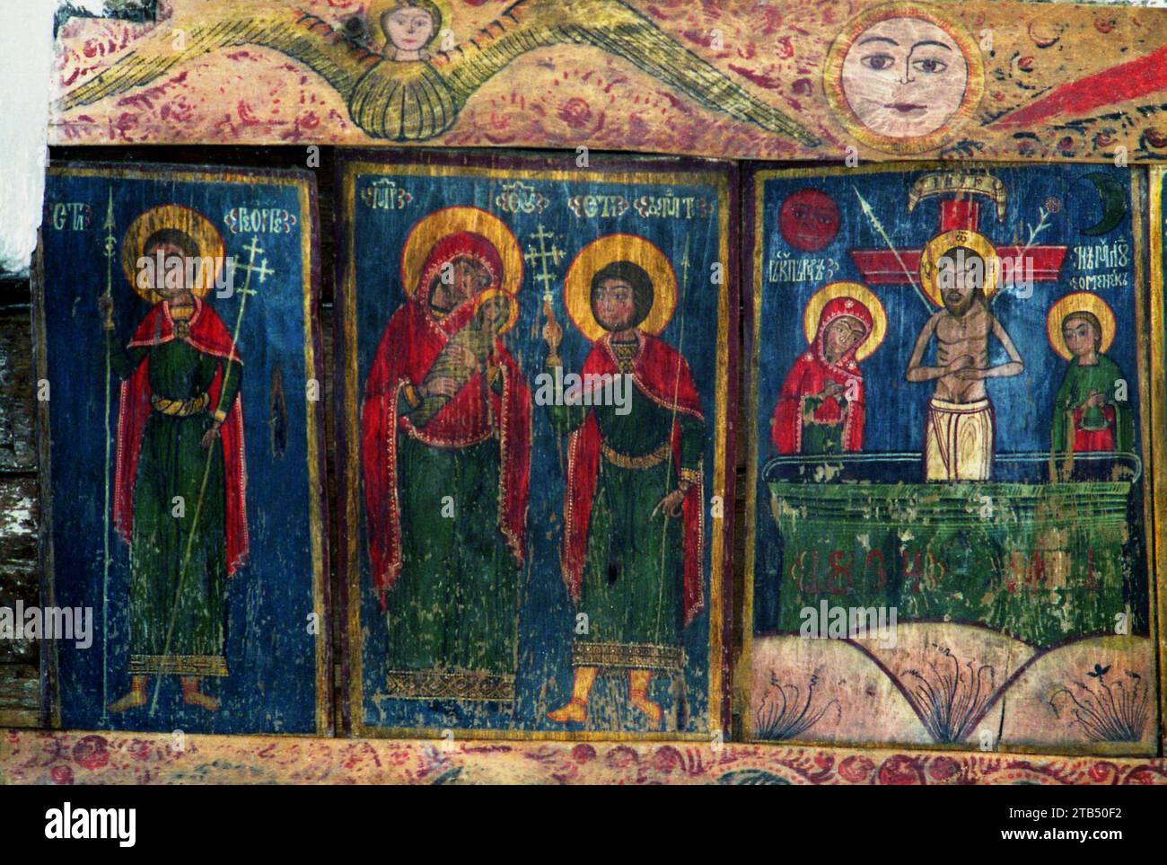 Novaci, comté de Gorj, Roumanie, 2001.Vielles icônes à l'intérieur de l ...