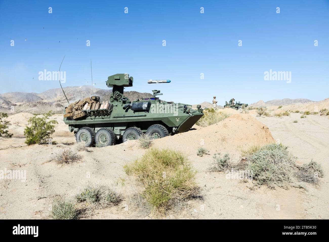 Les Marines américains avec le 4th Light Armored reconnaissance ...